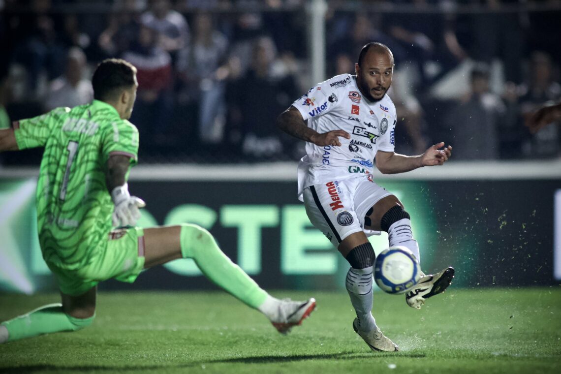 Operário vence o CRB em casa e encosta no G4 da Série B