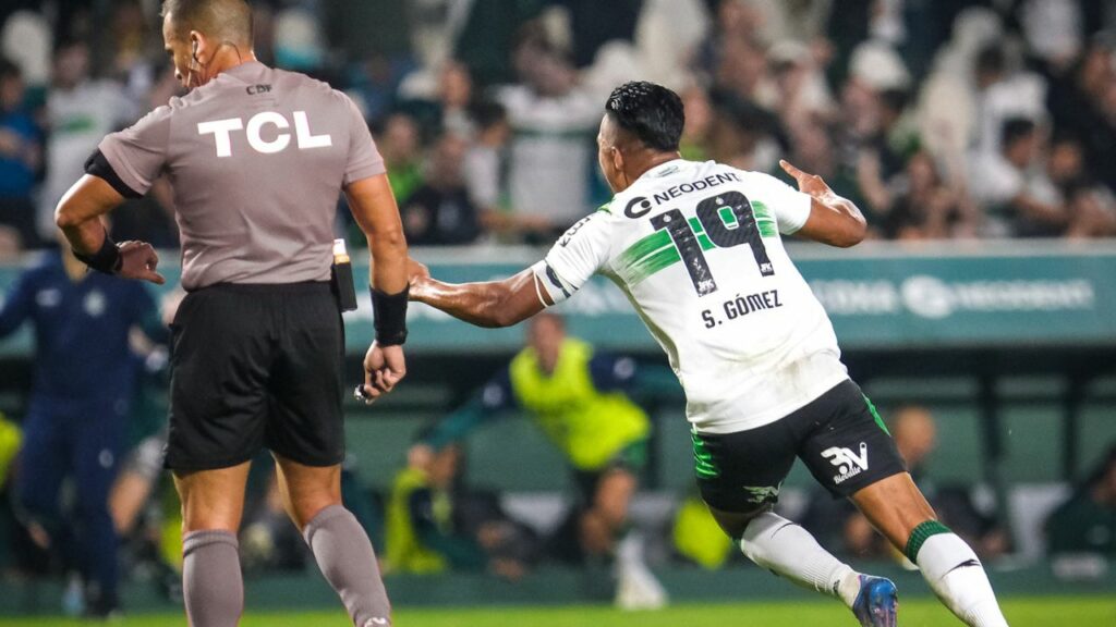 Coritiba vence o América-MG e se reaproxima do G4 na Série B