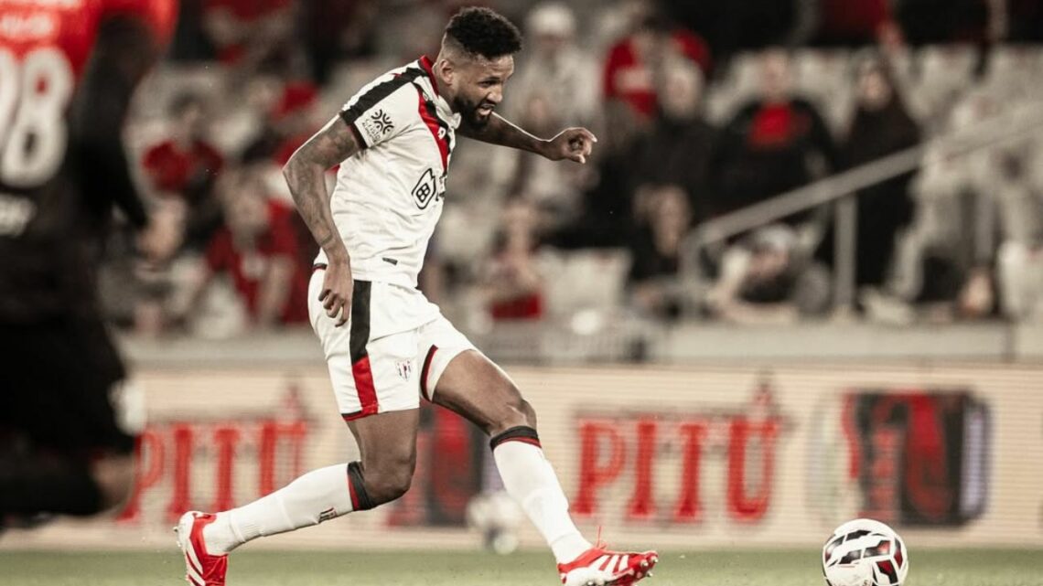 Athletico perde para o Atlético-GO e segue distante do G4