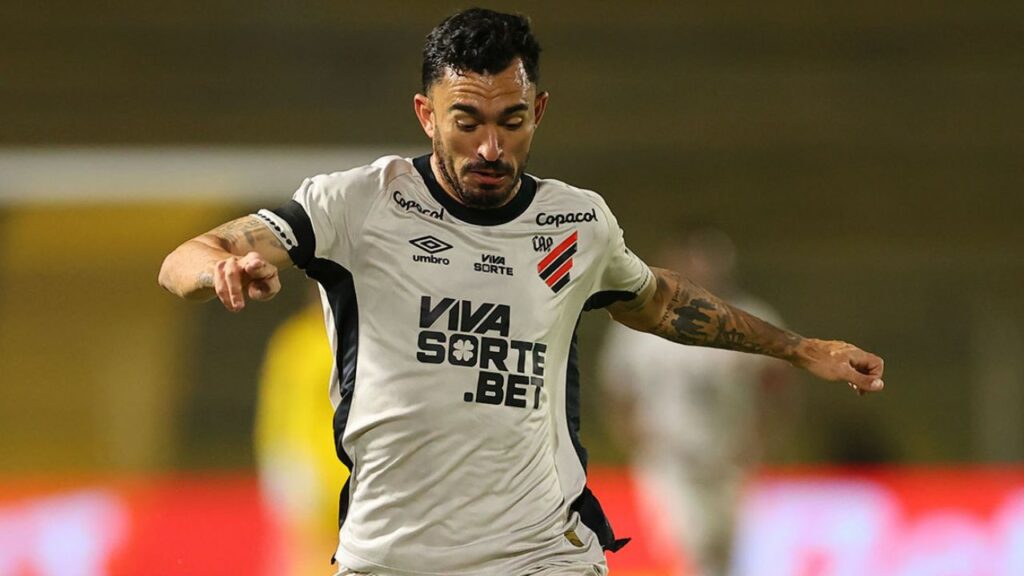 Athletico sofre virada do Volta Redonda e perde chance de G4