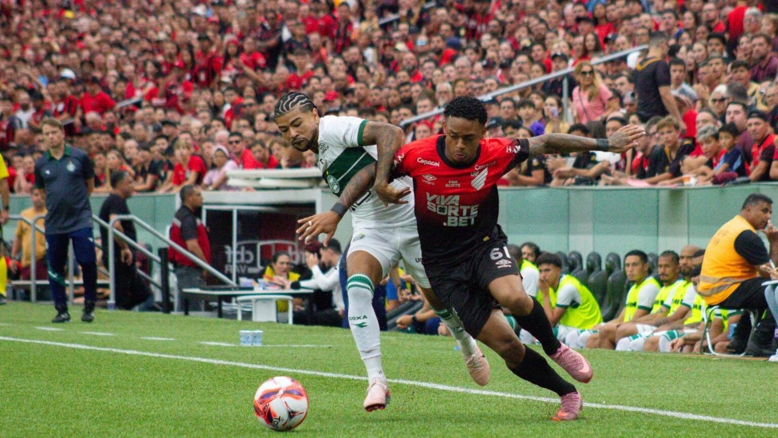 Com gol de Lucas Ronier, Coritiba vence o Athletico no primeiro ...